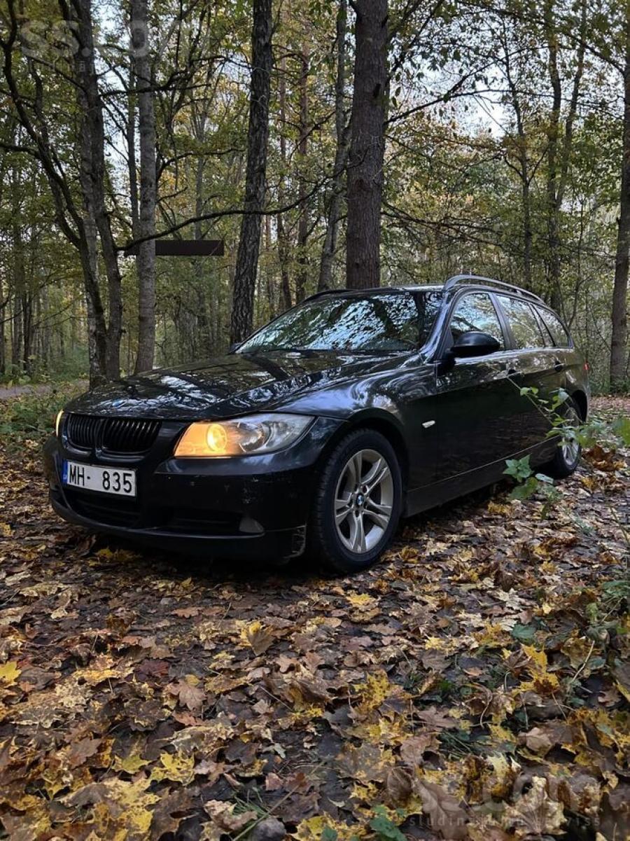 Black BMW 318 2008 in Ogre, with an engine capacity of 2.00 L and mileage of 307 thousand km for 2370 €, photo 3 on AUTOMOTO.COM.LV