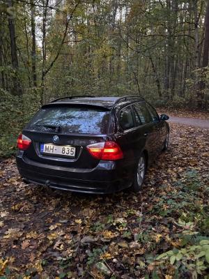 Black BMW 318 2008 in Ogre, with an engine capacity of 2.00 L and mileage of 307 thousand km for 2370 €, photo 6 on AUTOMOTO.COM.LV