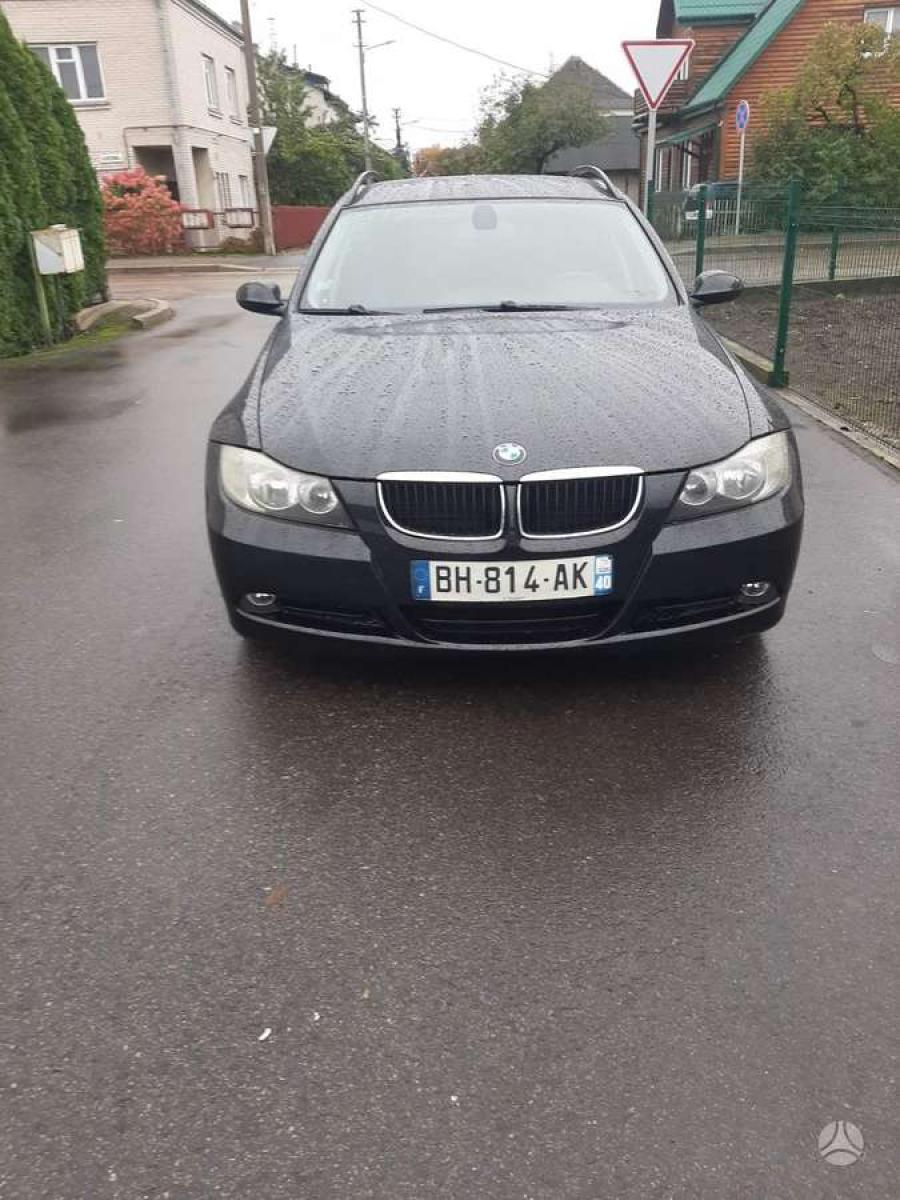 Black BMW 318 2008 in Kaunas, with an engine capacity of 2.00 L and mileage of 295 thousand km for 2700 €, photo 1 on AUTOMOTO.COM.LV