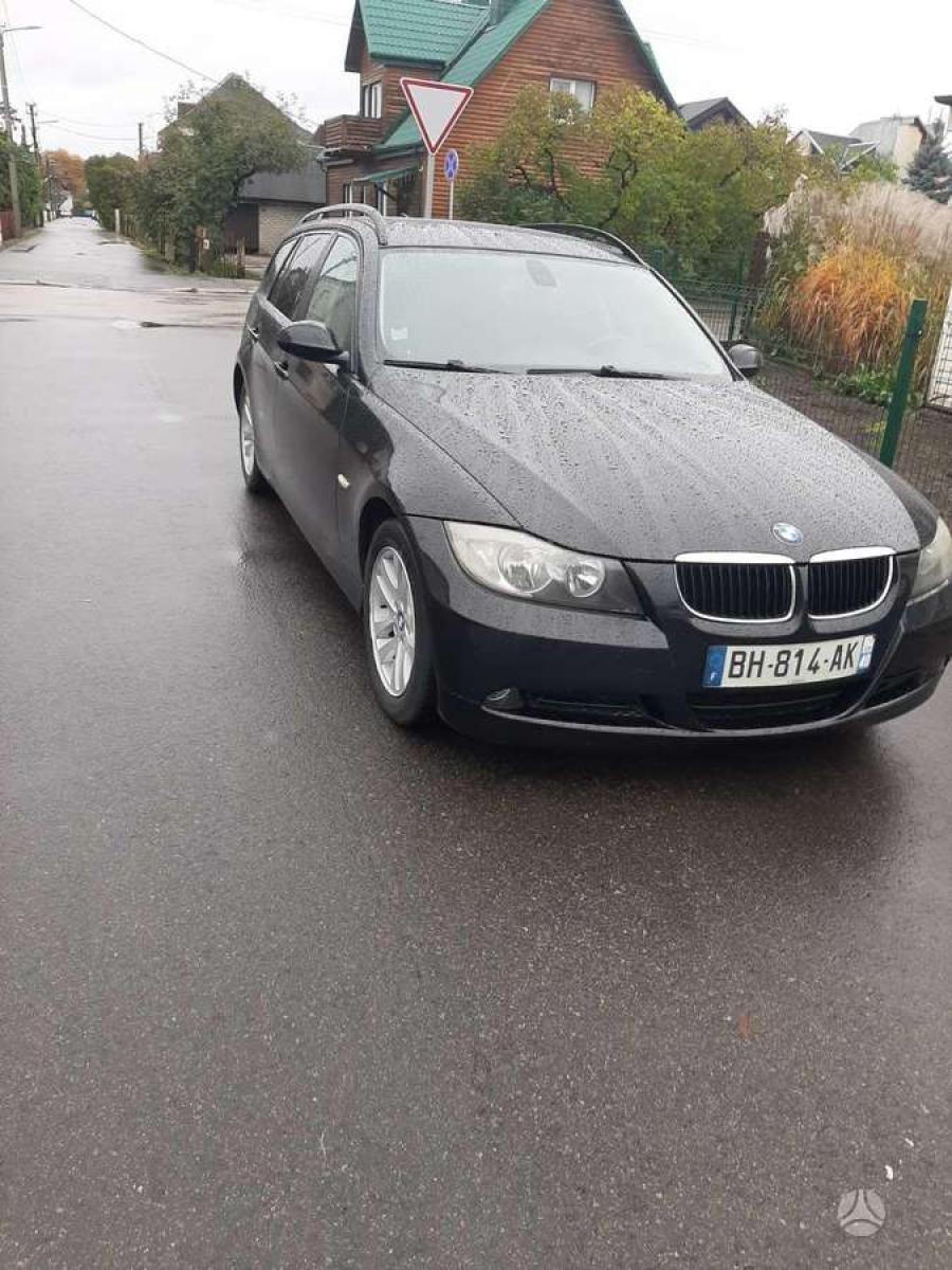 Black BMW 318 2008 in Kaunas, with an engine capacity of 2.00 L and mileage of 295 thousand km for 2700 €, photo 3 on AUTOMOTO.COM.LV