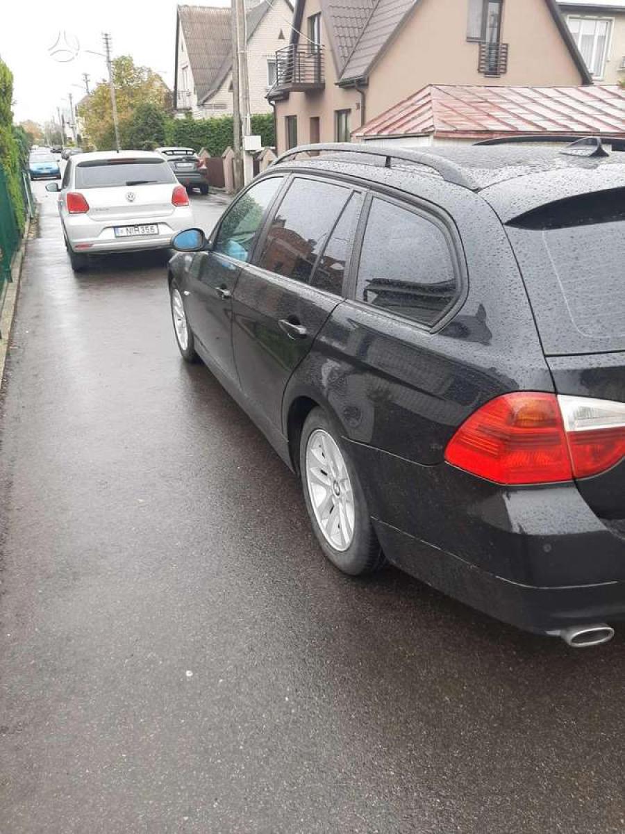 Black BMW 318 2008 in Kaunas, with an engine capacity of 2.00 L and mileage of 295 thousand km for 2700 €, photo 6 on AUTOMOTO.COM.LV