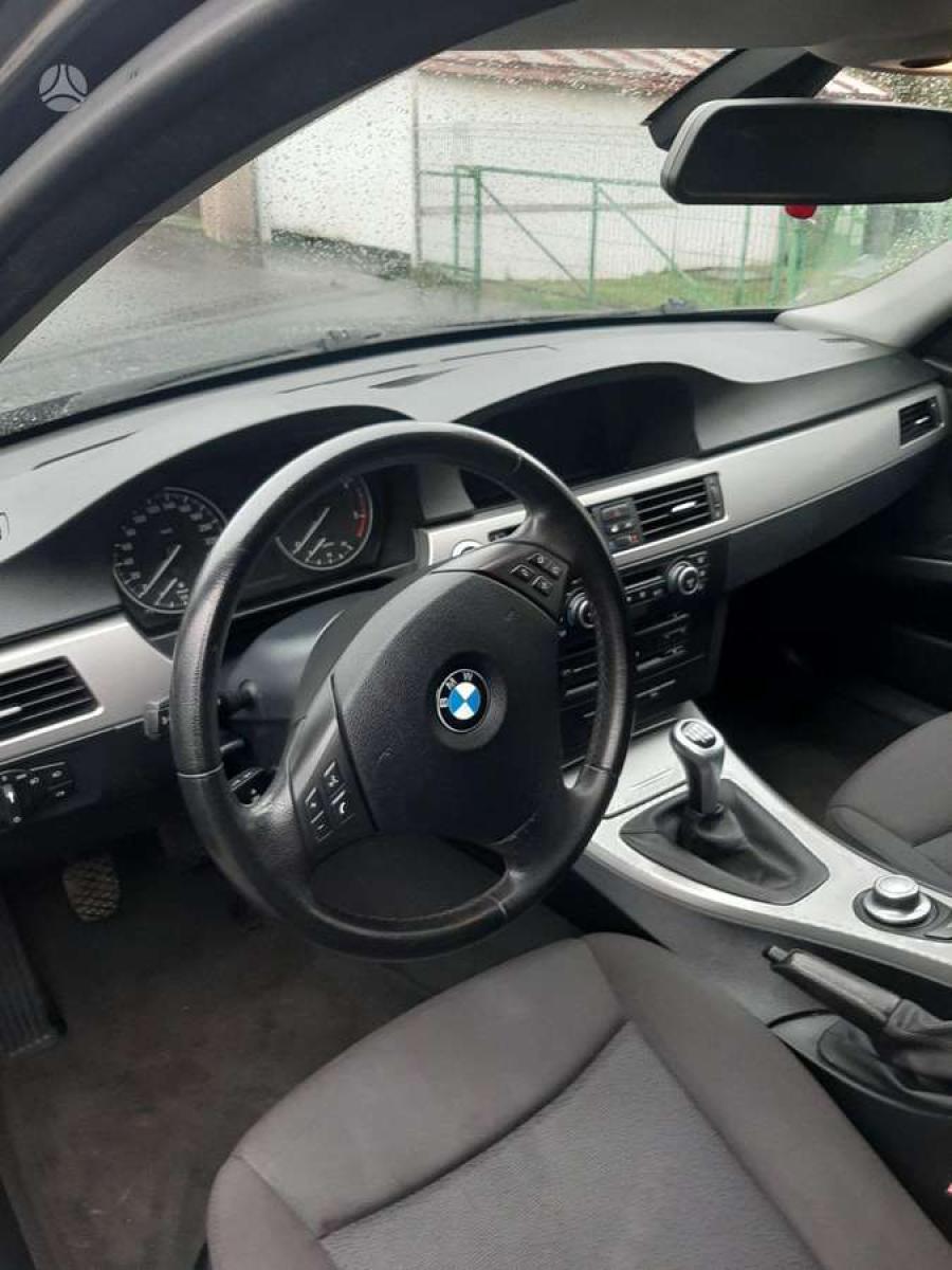 Black BMW 318 2008 in Kaunas, with an engine capacity of 2.00 L and mileage of 295 thousand km for 2700 €, photo 10 on AUTOMOTO.COM.LV