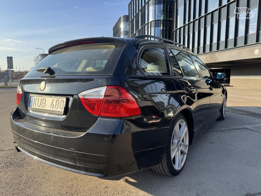 Black BMW 318 2008 in Kaunas, with an engine capacity of 2.00 L and mileage of 242 thousand km for 2500 €, photo 4 on AUTOMOTO.COM.LV