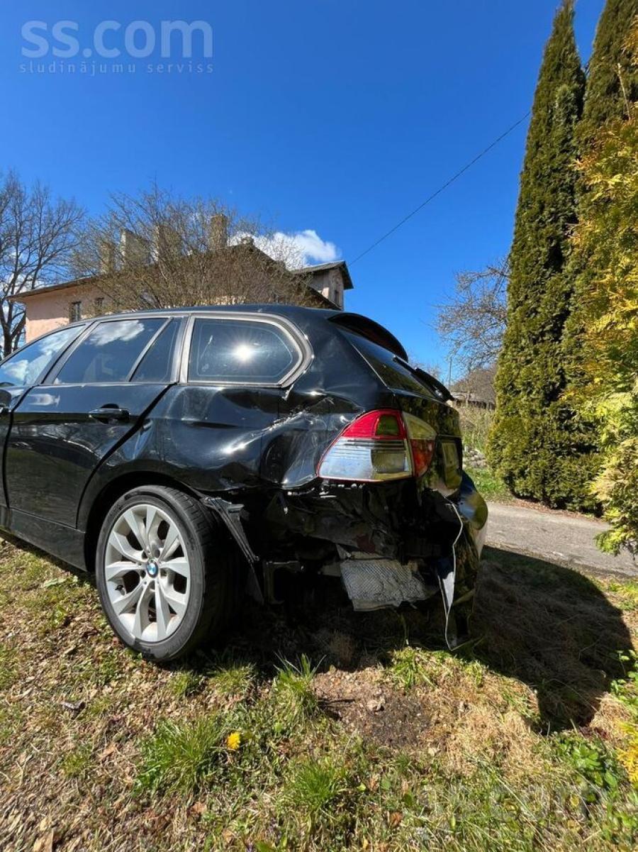 Melns BMW 318 2008 Rīga, ar dzinēja tilpumu 2.00 L un nobraukumu 252 tūkst. km par 1495 €, foto 10 vietnē AUTOMOTO.COM.LV