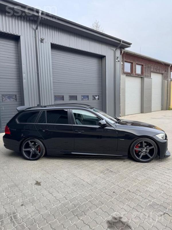 Black BMW 318 2008 in Talsi, with an engine capacity of 2.00 L and mileage of 379 thousand km for 6700 €, photo 4 on AUTOMOTO.COM.LV