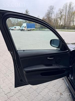 Black BMW 318 2008 in Talsi, with an engine capacity of 2.00 L and mileage of 379 thousand km for 6700 €, photo 11 on AUTOMOTO.COM.LV