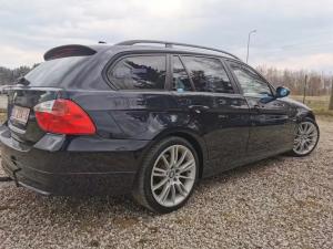 Black BMW 318 2008 in Kuldiga, with an engine capacity of 2.00 L and mileage of 269 thousand km for 4900 €, photo 3 on AUTOMOTO.COM.LV