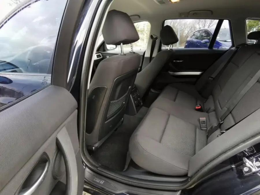 Black BMW 318 2008 in Kuldiga, with an engine capacity of 2.00 L and mileage of 269 thousand km for 4900 €, photo 7 on AUTOMOTO.COM.LV