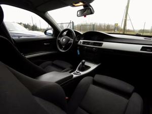 Black BMW 318 2008 in Kuldiga, with an engine capacity of 2.00 L and mileage of 269 thousand km for 4900 €, photo 8 on AUTOMOTO.COM.LV