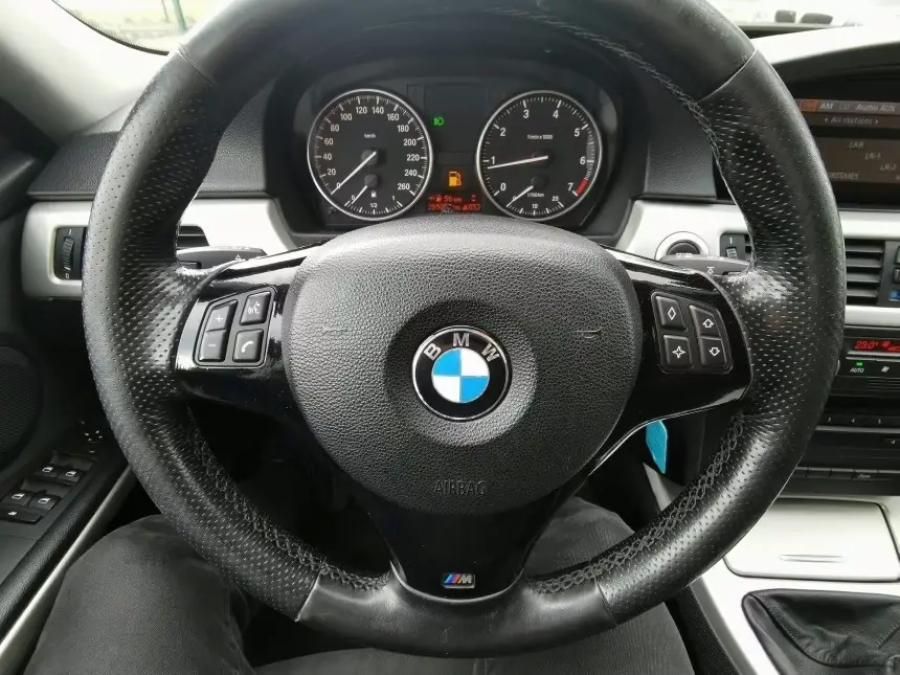 Black BMW 318 2008 in Kuldiga, with an engine capacity of 2.00 L and mileage of 269 thousand km for 4900 €, photo 9 on AUTOMOTO.COM.LV