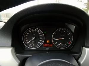 Black BMW 318 2008 in Kuldiga, with an engine capacity of 2.00 L and mileage of 269 thousand km for 4900 €, photo 10 on AUTOMOTO.COM.LV