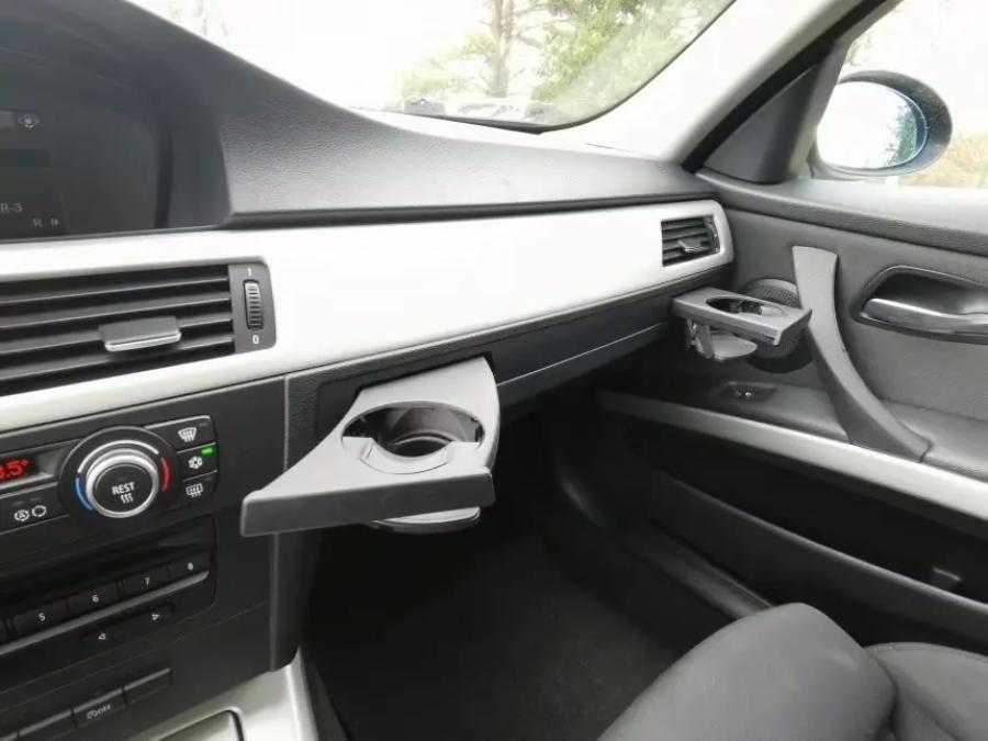 Black BMW 318 2008 in Kuldiga, with an engine capacity of 2.00 L and mileage of 269 thousand km for 4900 €, photo 12 on AUTOMOTO.COM.LV
