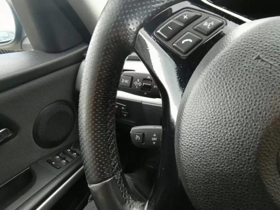 Black BMW 318 2008 in Kuldiga, with an engine capacity of 2.00 L and mileage of 269 thousand km for 4900 €, photo 13 on AUTOMOTO.COM.LV