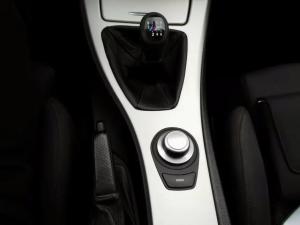 Black BMW 318 2008 in Kuldiga, with an engine capacity of 2.00 L and mileage of 269 thousand km for 4900 €, photo 17 on AUTOMOTO.COM.LV