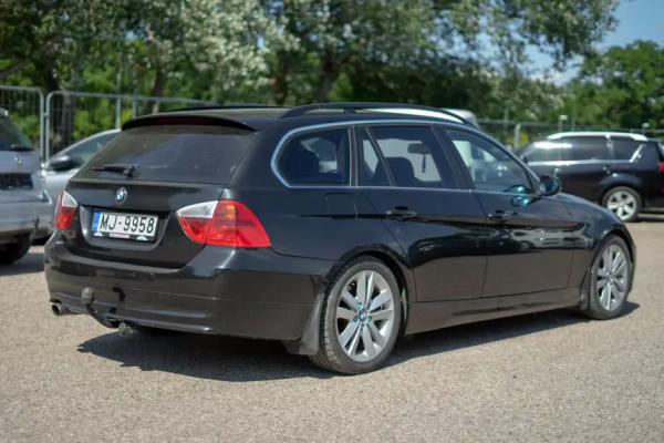 Black BMW 318 2008 in Liepaja, with an engine capacity of 2.00 L and mileage of 286 thousand km for 4350 €, photo 4 on AUTOMOTO.COM.LV