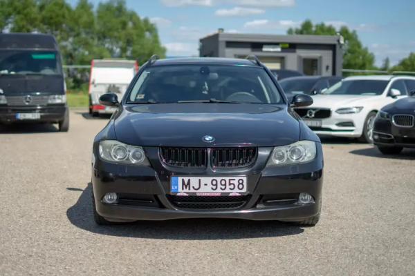 Black BMW 318 2008 in Liepaja, with an engine capacity of 2.00 L and mileage of 286 thousand km for 4350 €, photo 6 on AUTOMOTO.COM.LV