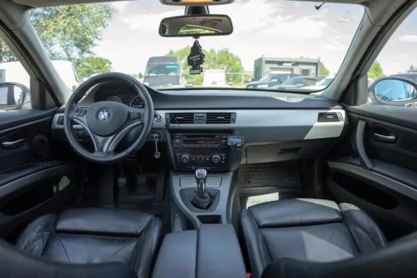 Black BMW 318 2008 in Liepaja, with an engine capacity of 2.00 L and mileage of 286 thousand km for 4350 €, photo 7 on AUTOMOTO.COM.LV