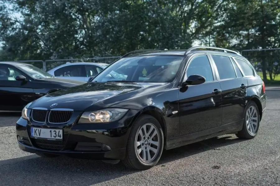 Black BMW 318 2008 in Liepaja, with an engine capacity of 2.00 L and mileage of 237 thousand km for 5250 €, photo 1 on AUTOMOTO.COM.LV