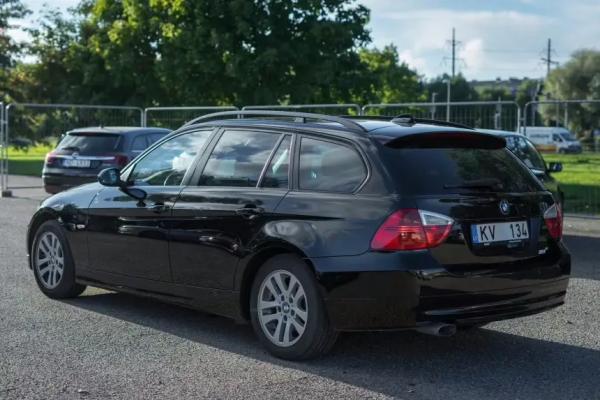 Black BMW 318 2008 in Liepaja, with an engine capacity of 2.00 L and mileage of 237 thousand km for 5250 €, photo 2 on AUTOMOTO.COM.LV