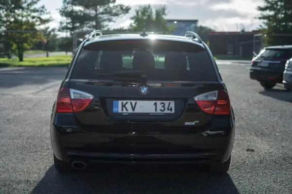 Black BMW 318 2008 in Liepaja, with an engine capacity of 2.00 L and mileage of 237 thousand km for 5250 €, photo 3 on AUTOMOTO.COM.LV