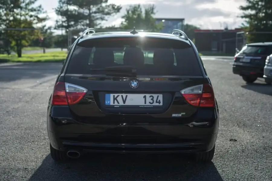 Black BMW 318 2008 in Liepaja, with an engine capacity of 2.00 L and mileage of 237 thousand km for 5250 €, photo 4 on AUTOMOTO.COM.LV