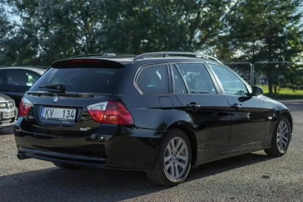 Black BMW 318 2008 in Liepaja, with an engine capacity of 2.00 L and mileage of 237 thousand km for 5250 €, photo 4 on AUTOMOTO.COM.LV