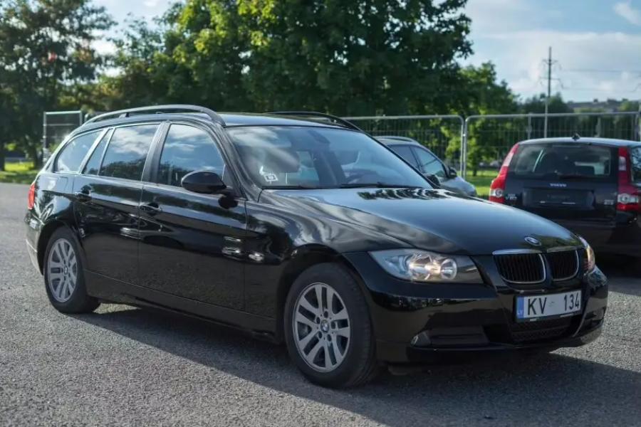 Black BMW 318 2008 in Liepaja, with an engine capacity of 2.00 L and mileage of 237 thousand km for 5250 €, photo 6 on AUTOMOTO.COM.LV