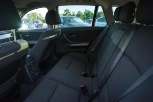 Black BMW 318 2008 in Liepaja, with an engine capacity of 2.00 L and mileage of 237 thousand km for 5250 €, photo 10 on AUTOMOTO.COM.LV