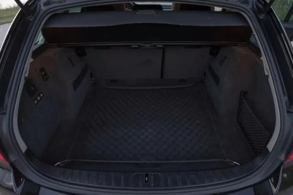 Black BMW 318 2008 in Liepaja, with an engine capacity of 2.00 L and mileage of 237 thousand km for 5250 €, photo 10 on AUTOMOTO.COM.LV