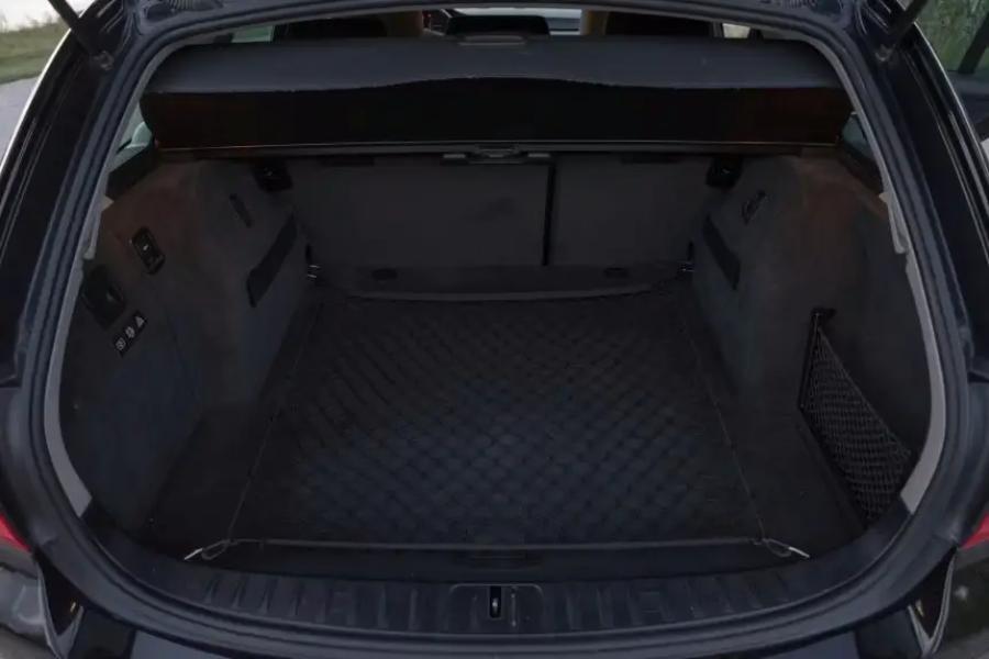 Black BMW 318 2008 in Liepaja, with an engine capacity of 2.00 L and mileage of 237 thousand km for 5250 €, photo 11 on AUTOMOTO.COM.LV