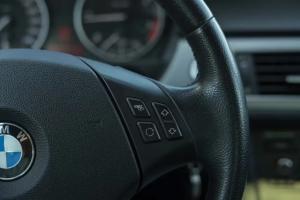 Black BMW 318 2008 in Liepaja, with an engine capacity of 2.00 L and mileage of 237 thousand km for 5250 €, photo 18 on AUTOMOTO.COM.LV