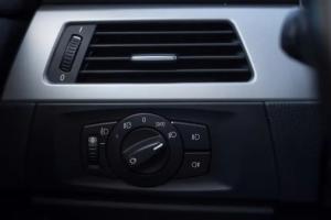 Black BMW 318 2008 in Liepaja, with an engine capacity of 2.00 L and mileage of 237 thousand km for 5250 €, photo 23 on AUTOMOTO.COM.LV