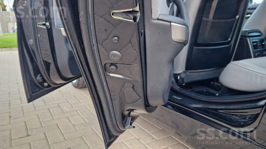 Black BMW 318 2008 in Jelgava, with an engine capacity of 2.00 L and mileage of 180 thousand km for 3950 €, photo 26 on AUTOMOTO.COM.LV