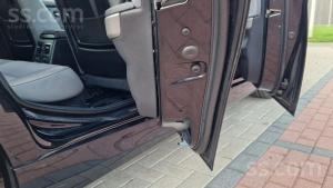 Black BMW 318 2008 in Jelgava, with an engine capacity of 2.00 L and mileage of 180 thousand km for 3950 €, photo 27 on AUTOMOTO.COM.LV