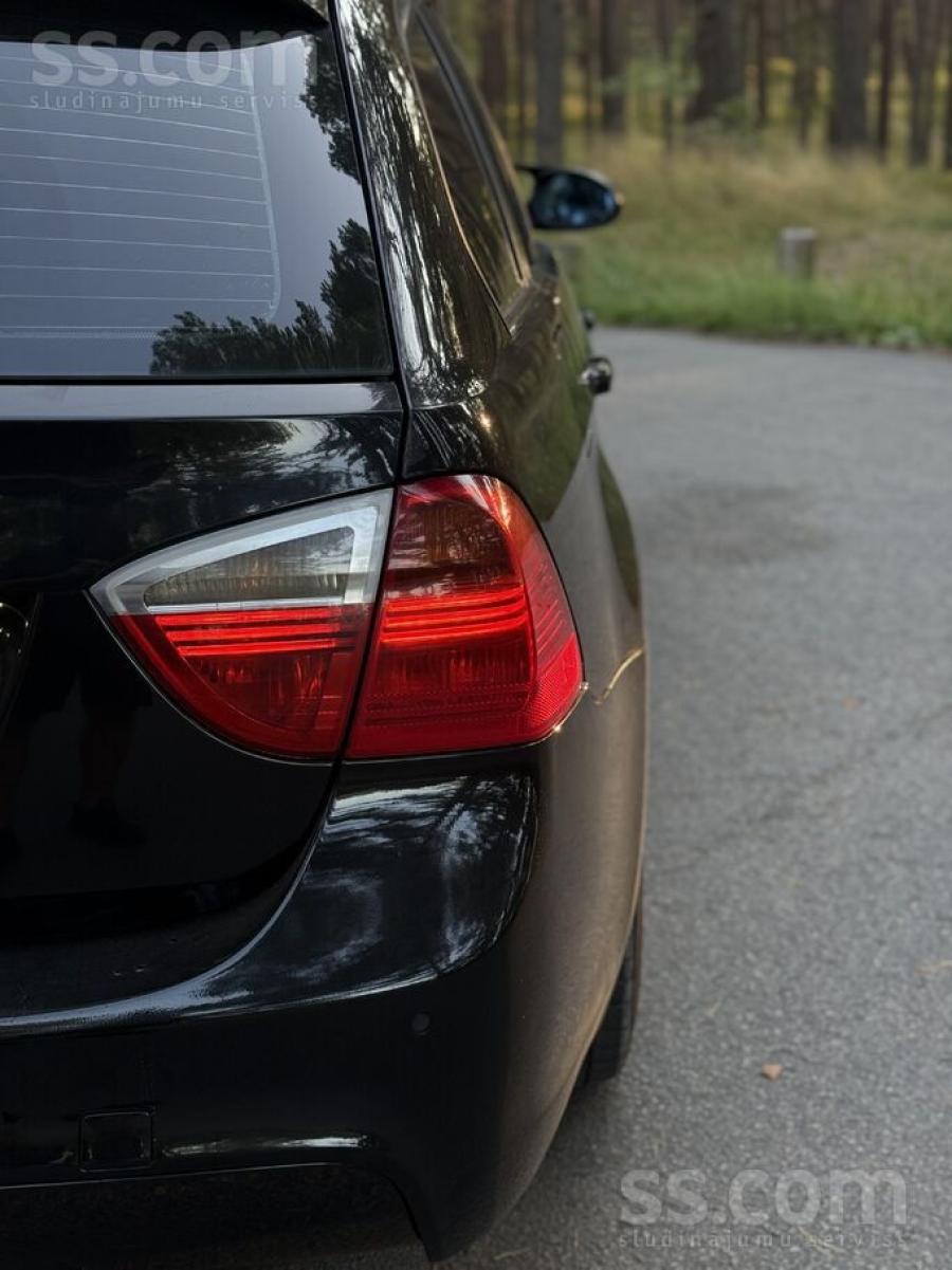 Black BMW 318 2008 in Riga, with an engine capacity of 2.00 L and mileage of 466 thousand km for 4200 €, photo 9 on AUTOMOTO.COM.LV