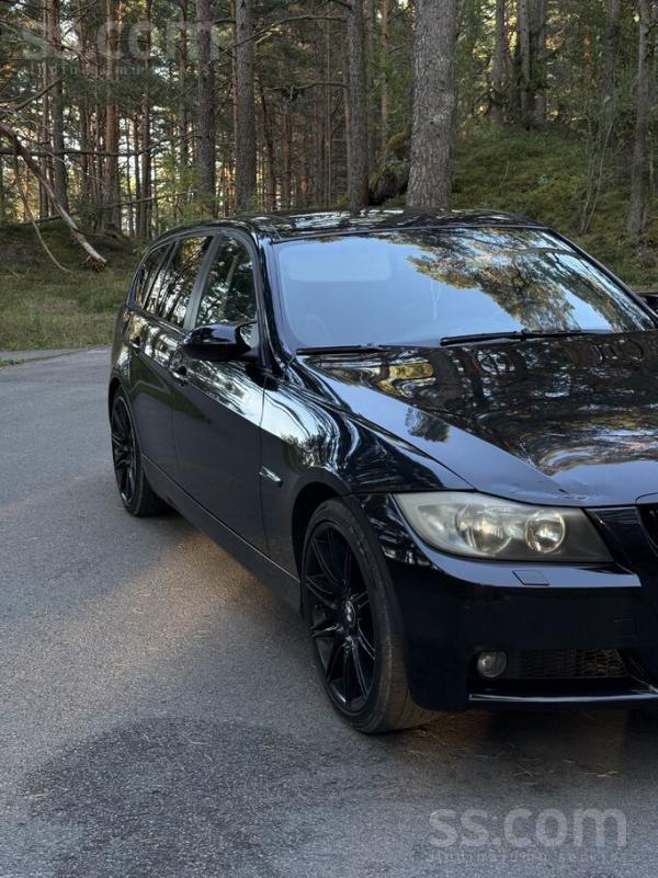 Black BMW 318 2008 in Riga, with an engine capacity of 2.00 L and mileage of 466 thousand km for 4200 €, photo 1 on AUTOMOTO.COM.LV