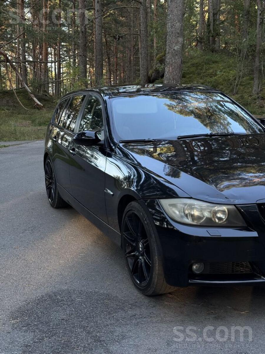 Black BMW 318 2008 in Riga, with an engine capacity of 2.00 L and mileage of 466 thousand km for 4200 €, photo 1 on AUTOMOTO.COM.LV
