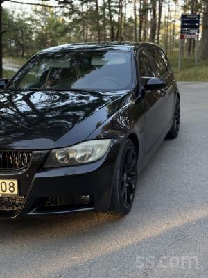 Black BMW 318 2008 in Riga, with an engine capacity of 2.00 L and mileage of 466 thousand km for 4200 €, photo 4 on AUTOMOTO.COM.LV