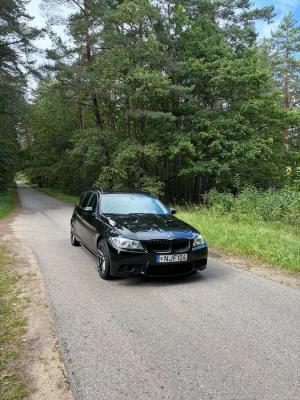 Melns BMW 318 2008 Jurbarkas, ar dzinēja tilpumu 2.00 L un nobraukumu 389 tūkst. km par 2700 €, foto  vietnē AUTOMOTO.COM.LV