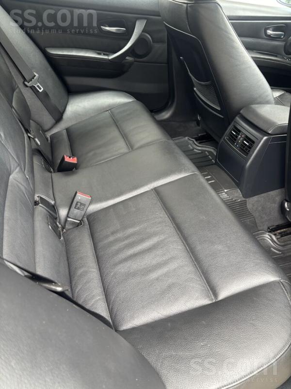 Black BMW 318 2008 in Jelgava, with an engine capacity of 2.00 L and mileage of 286 thousand km for 4299 €, photo 9 on AUTOMOTO.COM.LV