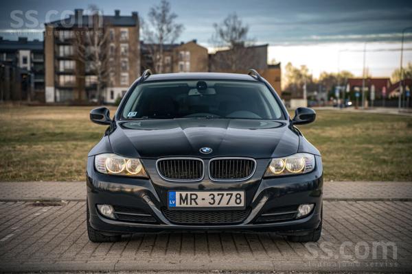 Black BMW 318 2009 in Riga, with an engine capacity of 2.00 L and mileage of 374 thousand km for 4200 €, photo 1 on AUTOMOTO.COM.LV