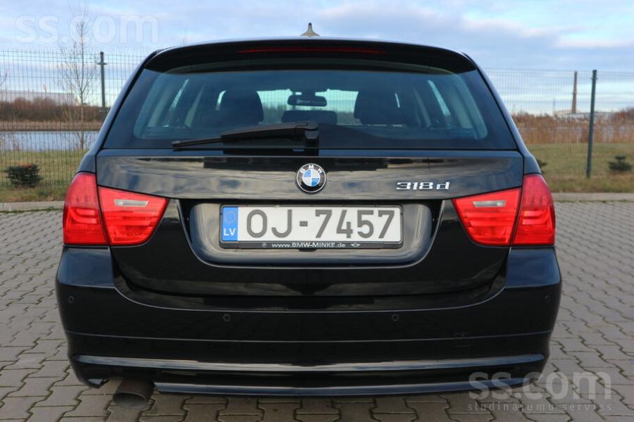 Black BMW 318 2009 in Riga, with an engine capacity of 2.00 L and mileage of 277 thousand km for 4250 €, photo 9 on AUTOMOTO.COM.LV