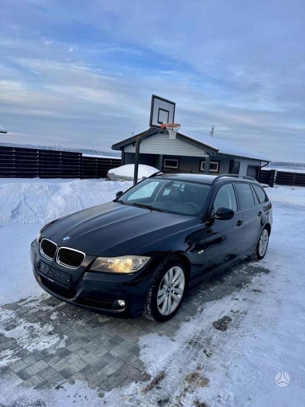 Black BMW 318 2009 in Palanga, with an engine capacity of 2.00 L and mileage of 274 thousand km for 4200 €, photo 2 on AUTOMOTO.COM.LV