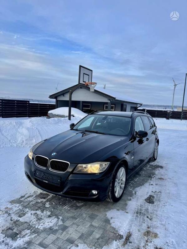 Black BMW 318 2009 in Palanga, with an engine capacity of 2.00 L and mileage of 274 thousand km for 4200 €, photo 3 on AUTOMOTO.COM.LV