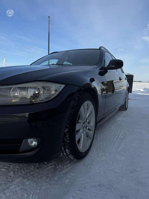 Black BMW 318 2009 in Palanga, with an engine capacity of 2.00 L and mileage of 274 thousand km for 4200 €, photo 5 on AUTOMOTO.COM.LV