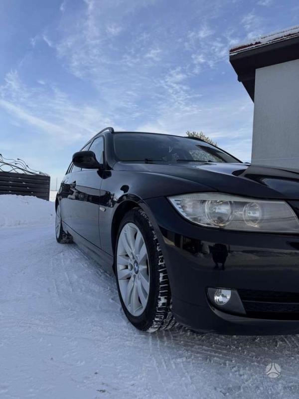 Black BMW 318 2009 in Palanga, with an engine capacity of 2.00 L and mileage of 274 thousand km for 4200 €, photo 7 on AUTOMOTO.COM.LV