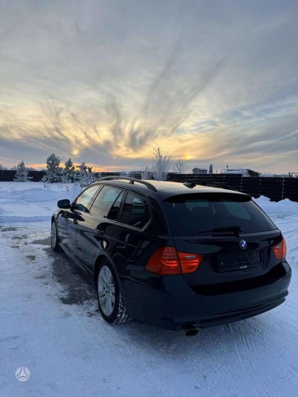 Black BMW 318 2009 in Palanga, with an engine capacity of 2.00 L and mileage of 274 thousand km for 4200 €, photo 10 on AUTOMOTO.COM.LV
