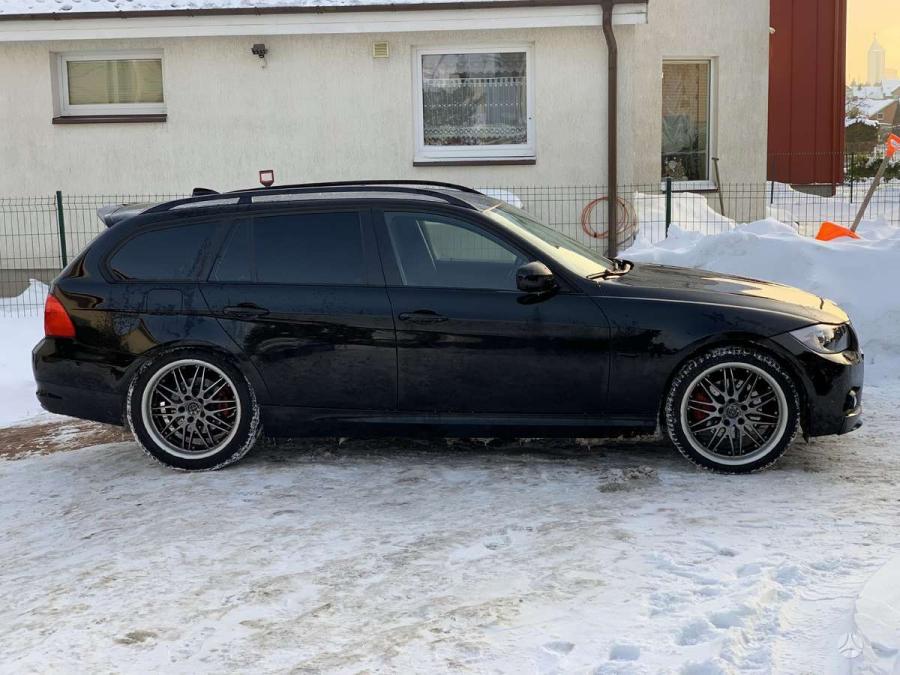 Black BMW 318 2009 in Klaipeda, with an engine capacity of 2.00 L and mileage of 402 thousand km for 4450 €, photo 2 on AUTOMOTO.COM.LV
