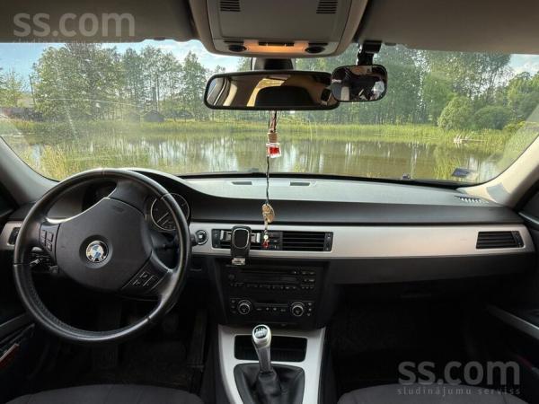 Black BMW 318 2009 in Cesis, with an engine capacity of 2.00 L and mileage of 365 thousand km for 4500 €, photo 5 on AUTOMOTO.COM.LV