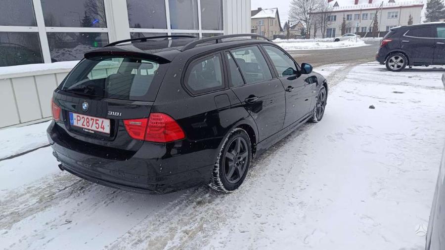 Melns BMW 318 2009 Kauņa, ar dzinēja tilpumu 2.00 L un nobraukumu 257 tūkst. km par 3555 €, foto 4 vietnē AUTOMOTO.COM.LV